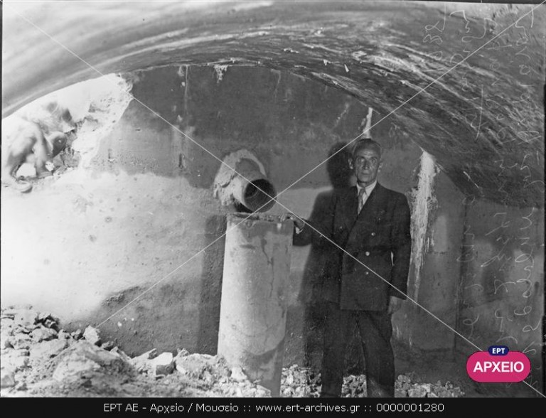 ΤΟ ΕΣΩΤΕΡΙΚΟ ΤΟΥ ΥΔΡΑΓΩΓΕΙΟΥ ΤΟΥ ΑΔΡΙΑΝΟΥ ΣΤΗ ΔΕΞΑΜΕΝΗ | archive.ert.gr