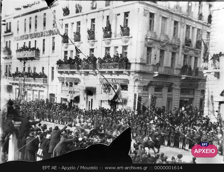 Ο ΒΑΣΙΛΙΑΣ ΚΩΝΣΤΑΝΤΙΝΟΣ Α΄ ΕΠΙΣΤΡΕΦΕΙ ΣΤΗΝ ΑΘΗΝΑ | archive.ert.gr