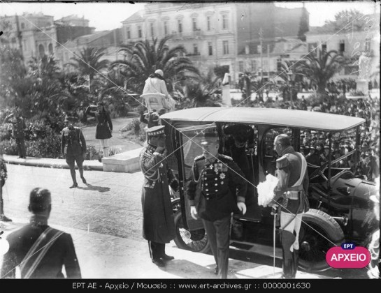 Ο ΒΑΣΙΛΙΑΣ ΚΩΝΣΤΑΝΤΙΝΟΣ Α΄ ΣΤΟ ΠΑΝΕΠΙΣΤΗΜΙΟ ΑΘΗΝΩΝ | archive.ert.gr