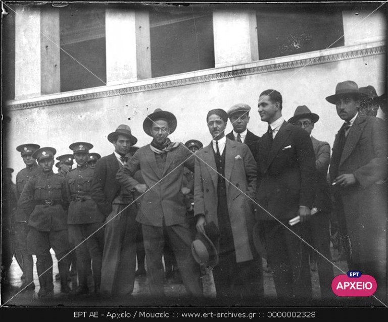 ΔΙΑΔΗΛΩΣΗ ΕΞΩ ΑΠΟ ΤΟ ΠΑΝΕΠΙΣΤΗΜΙΟ | archive.ert.gr