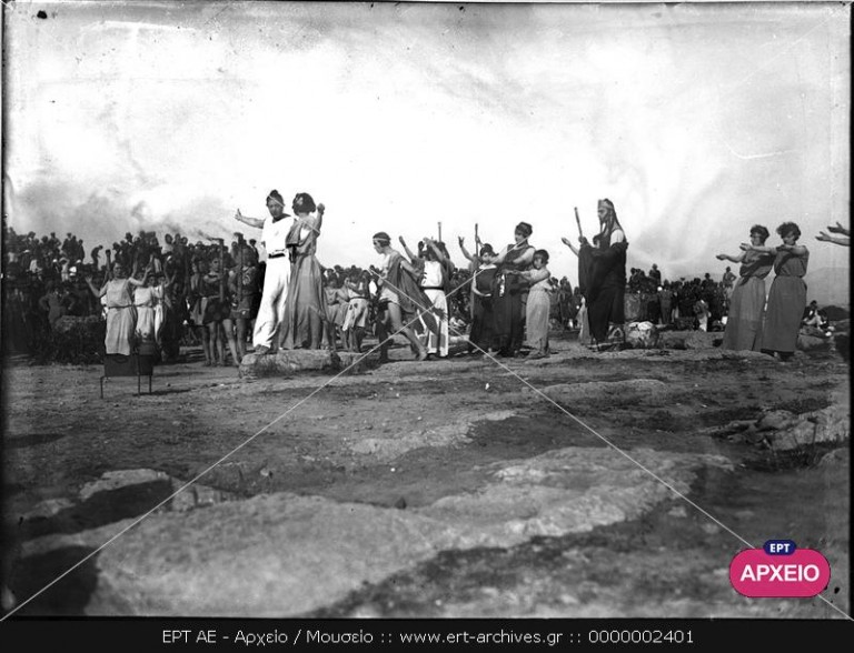 ΥΠΑΙΘΡΙΑ ΑΝΑΠΑΡΑΣΤΑΣΗ ΤΩΝ ΕΛΕΥΣΙΝΙΩΝ ΜΥΣΤΗΡΙΩΝ | archive.ert.gr