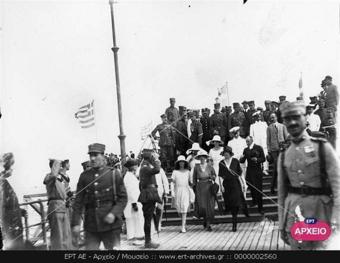 Ο ΒΑΣΙΛΙΑΣ ΚΩΝΣΤΑΝΤΙΝΟΣ Α΄ ΣΤΟ ΜΙΚΡΑΣΙΑΤΙΚΟ ΜΕΤΩΠΟ | archive.ert.gr