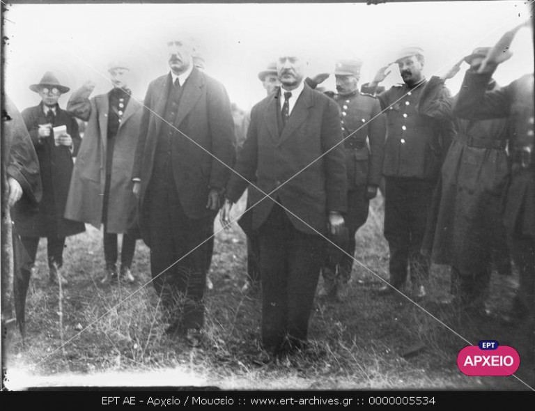 ΟΙ ΑΞΙΩΜΑΤΙΚΟΙ ΔΡΑΚΑΤΟΣ ΚΑΙ ΖΑΡΕΙΦΟΠΟΥΛΟΣ ΠΡΙΝ ΤΟΝ ΑΠΑΓΧΟΝΙΣΜΟ ΤΟΥΣ ...