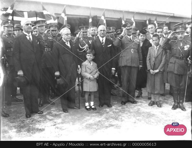 Ο ΙΩΑΝΝΗΣ ΜΕΤΑΞΑΣ ΣΤΟ ΣΤΡΑΤΟΠΕΔΟ ΠΥΡΟΒΟΛΙΚΟΥ ΣΤΟ ΓΟΥΔΙ | archive.ert.gr