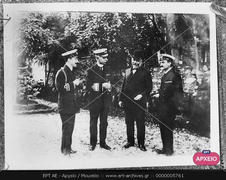 ΟΙ ΕΛ. ΒΕΝΙΖΕΛΟΣ ΚΑΙ Π. ΚΟΥΝΤΟΥΡΙΩΤΗΣ ΣΤΗ ΘΕΣΣΑΛΟΝΙΚΗ | archive.ert.gr