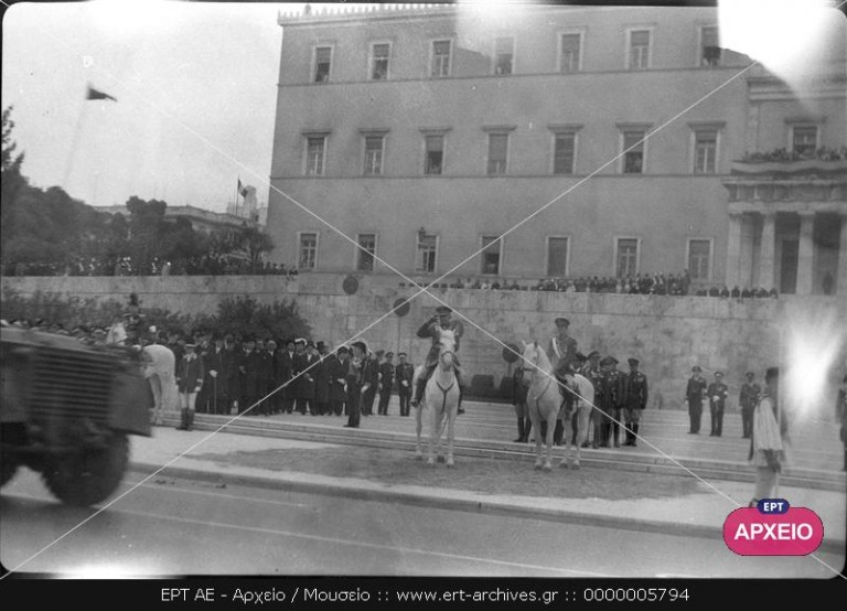 Ο ΒΑΣΙΛΙΑΣ ΠΑΥΛΟΣ ΚΑΙ Ο ΔΙΑΔΟΧΟΣ ΚΩΝΣΤΑΝΤΙΝΟΣ Β’ ΕΦΙΠΠΟΙ | archive.ert.gr