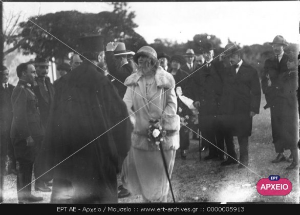 Ο ΒΑΣΙΛΙΑΣ ΓΕΩΡΓΙΟΣ Β΄ ΚΑΙ Η ΒΑΣΙΛΙΣΣΑ ΕΛΙΣΑΒΕΤ ΤΗΝ ΗΜΕΡΑ ΑΝΑΧΩΡΗΣΗΣ ...