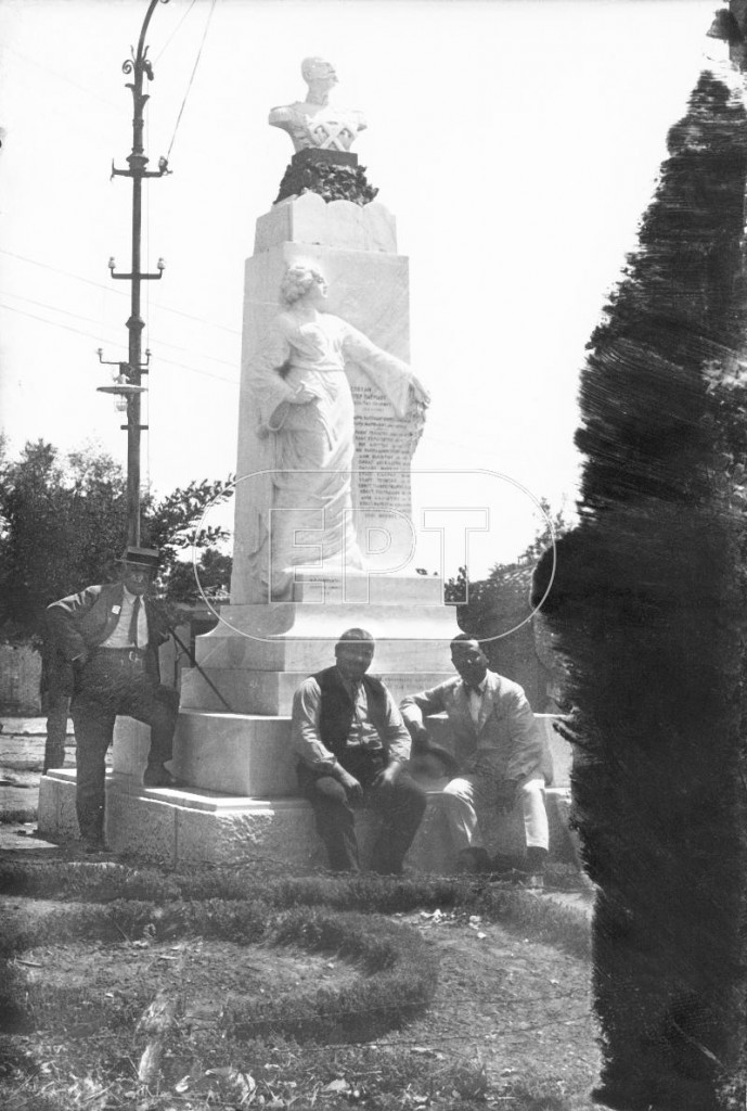 ΜΝΗΜΕΙΟ ΕΛΛΗΝΩΝ ΠΕΣΟΝΤΩΝ | archive.ert.gr