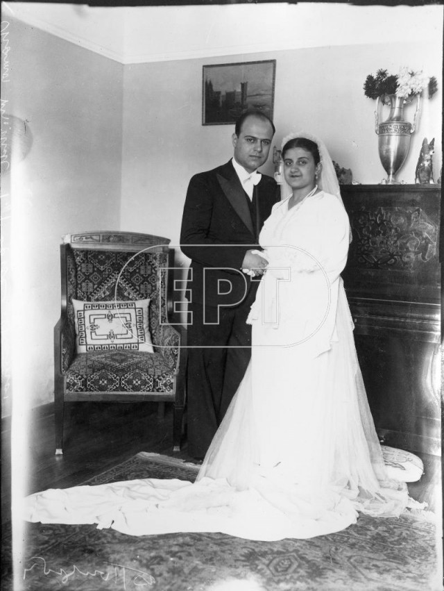 ΝΕΟΝΥΜΦΟΙ ΣΕ ΕΣΩΤΕΡΙΚΟ ΧΩΡΟ Archive Ert Gr