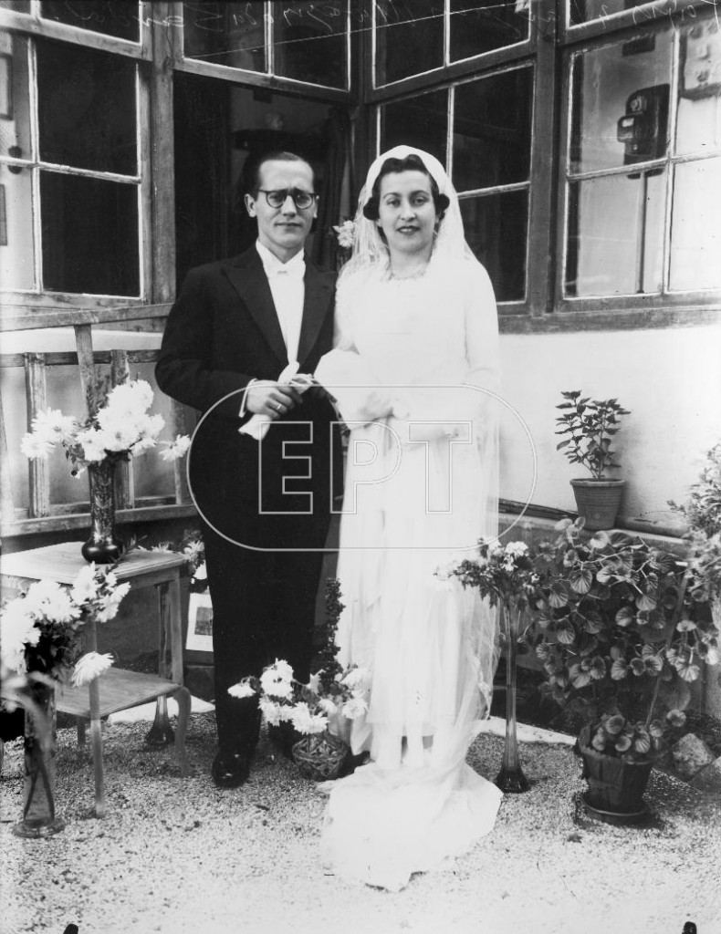ΝΕΟΝΥΜΦΟΙ ΣΕ ΑΥΛΗ ΣΠΙΤΙΟΥ | archive.ert.gr
