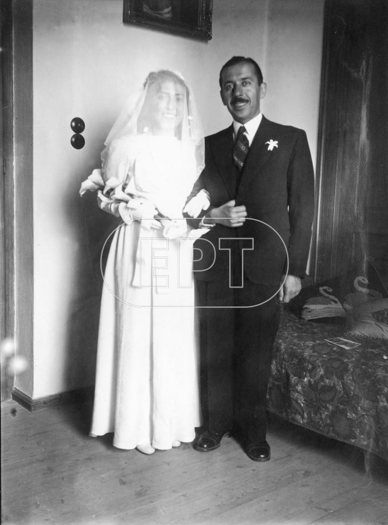 ΝΕΟΝΥΜΦΟΙ ΣΤΟ ΕΣΩΤΕΡΙΚΟ ΣΠΙΤΙΟΥ | archive.ert.gr