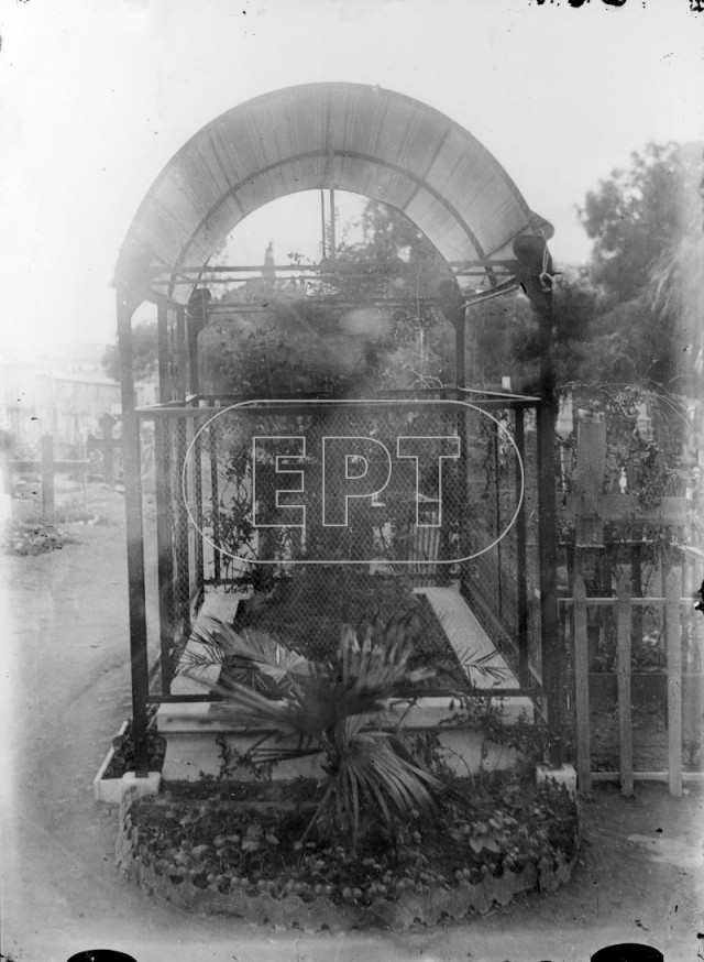 ΜΝΗΜΑΤΑ ΚΑΙ ΤΑΦΟΙ ΣΤΟ ΠΡΩΤΟ ΝΕΚΡΟΤΑΦΕΙΟ | archive.ert.gr